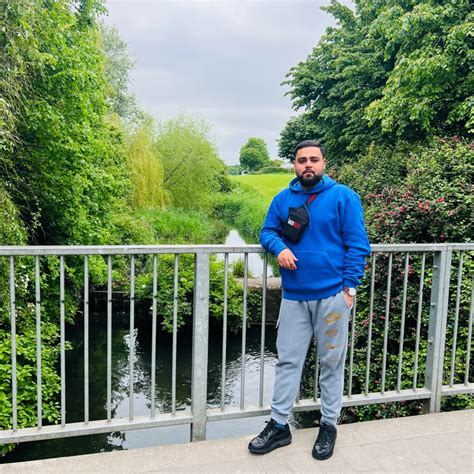 Muneeb Chaudhry Salesperson Amazon Linkedin