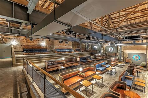 오래된 폐극장이 카페로스타벅스 경동시장 內 경동1960점 오픈