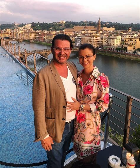 Вижте новата жена до д р Енчев Skandal Bg