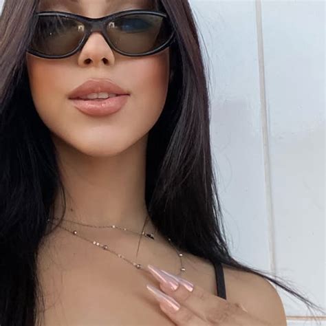 Helena Alvez Helenaalvez • Threads Say More