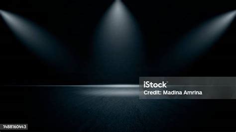 어두운 무대 쇼 진한 파란색 배경 빈 어두운 장면 네온 라이트 및 스포트라이트 연기가있는 콘크리트 바닥과 스튜디오 룸은 디스플레이 제품의 내부 질감을 떠 올립니다 0명에