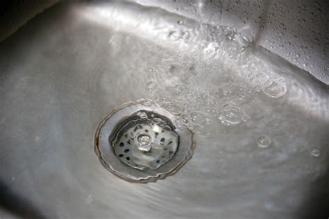 How To Clear A Clogged Sink Drain With Vinegar And Baking Soda Water
