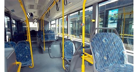 Учениците и студентите в столицата вече ще пътуват за 180 лв на година