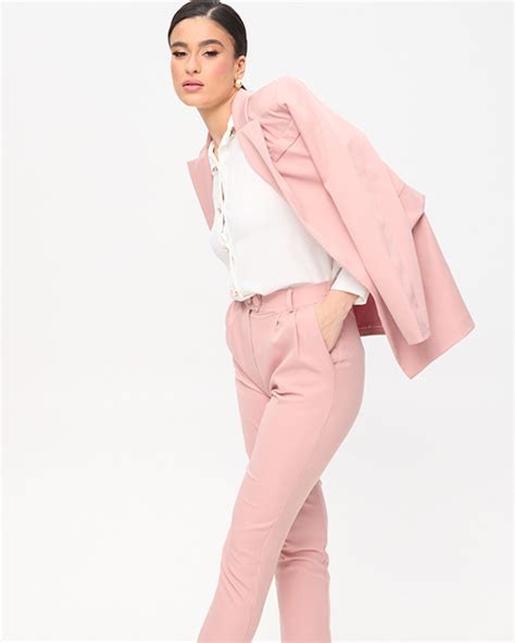 Ροζ κοστούμι σε σούπερ μοναδική τιμή Outfit Gr