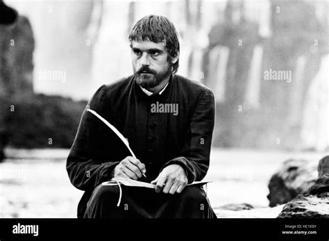 The Mission Jeremy Irons 1986 © Warner Brothers Courtesy Everett