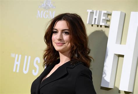 Anne Hathaway The Hustle” Premiere In La • Celebmafia