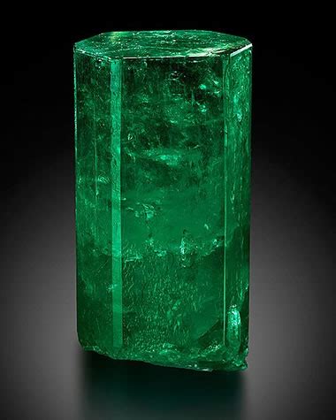 Emerald The World S Most Popular Green Gem May Birthstone