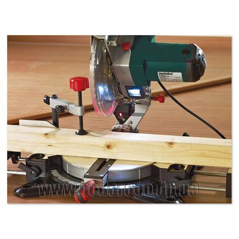 Торцовочная пила с лазерной направляющей Metabo KS 216М Lasercut ...