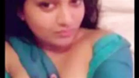 가슴과 보지를 보여주는 인도의 귀여운 lankan 소녀 xHamster