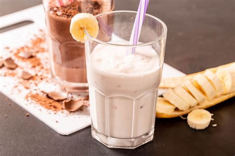 Zubereitung Von Milchshakes Mit Banane Und Eiscreme Oder Schokolade