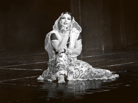 Сърце в очите Индийски ритми Nova