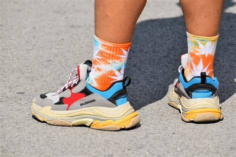 무료 사진 다채로운 다리 스포츠 신발 취재 신발 비치 쌍 신발 마라톤