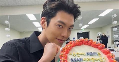 신민아♥김우빈 와 잘 생겼다 감탄 [스타in★]