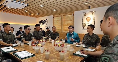 김선호 차관 육군 제55보병사단 방문