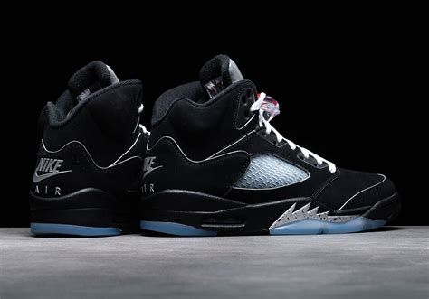 Jordan 5s Black Metallic Store List