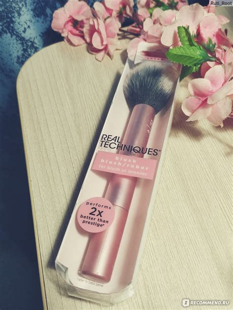 Кисть для румян Real Techniques by Samantha Chapman Blush Brush ...