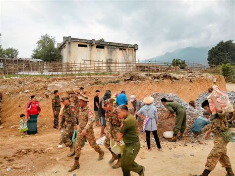 မုံးကိုးမြို့၌အ ထ က ကျောင်းအတွက် ကိုယ့်အားကိုယ့်ကိုးကတ္တရာလမ်းဖောက်လုပ် Information And Public