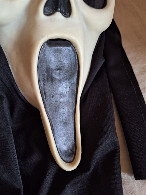 Vintage Fwd Gen 2 Fearsome Scream Ghost Face Mask Fun World Div