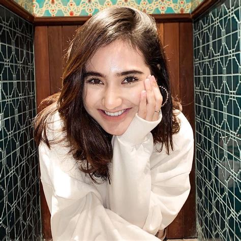 Gadis Cantik Yang Penuh Daya Tarik Dan Pesona Cewek Mantul