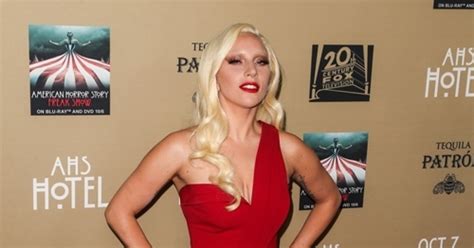 레이디가가 파격노출 드레스 자태 엽기 버리고 레드여신