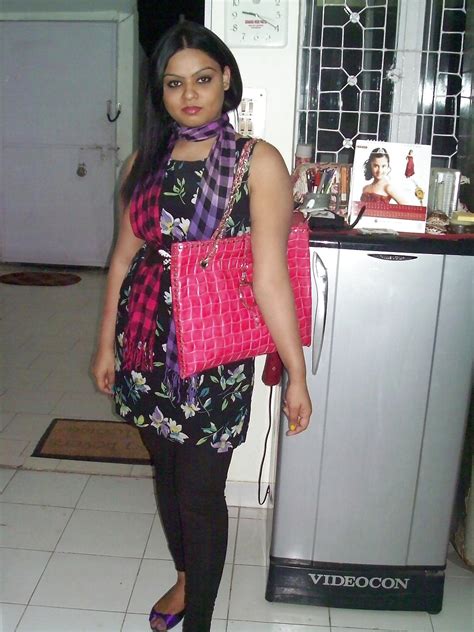 Hot Indian Babe Exposing Indian Girls Club