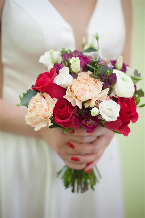 꽃 장식 꽃 전원 꽃꽂이 꽃무늬 노란 꽃 노란색 녹색 다이나믹한 다채로운 식물 독특한 디자인 메가폰 메가폰을 든 손 밝은 색 봄 테마 붉은 꽃