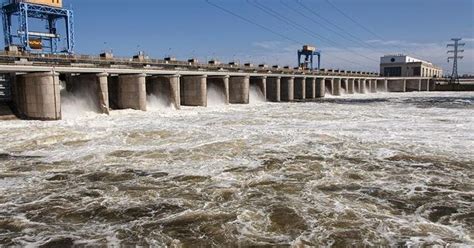 Українські артилеристи уразили понтонну переправу окупантів біля мосту через Каховську ГЕС
