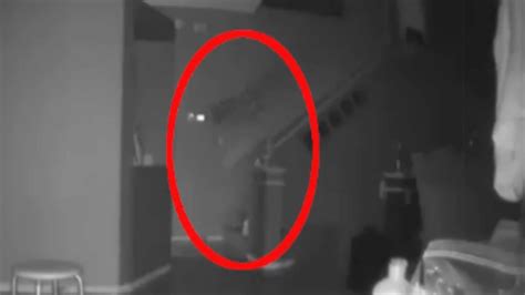 Скрытая камера в спальне девушки сняла такое что напугало весь мир Youtube