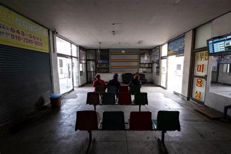 불 꺼진 버스 터미널 지방소멸의 그늘 이한호의 시사잡경