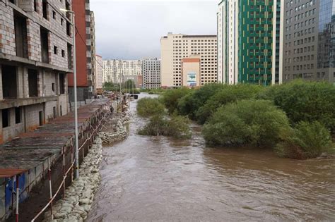 Сэлбэ голын далан “Улаанбаатар буян” компанийн талаасаа сэтэрч нөхцөл байдал хүнд байна