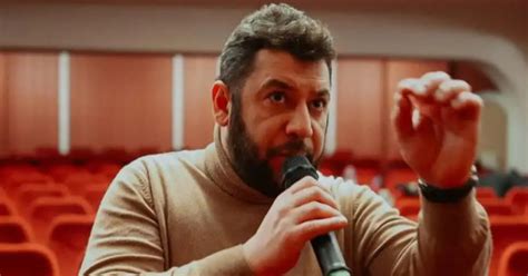 Актьорът Евгени Будинов с нова булка ще мине под венчилото Причината за развода с Мариела голи