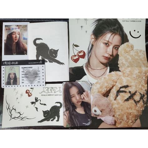 現貨 （gi Dle 迷你六專《i Feel》 薇娟 折疊海報 小海報 蝦皮購物