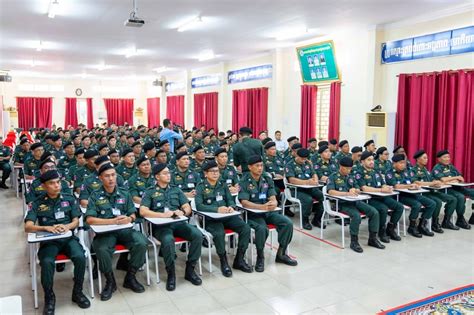 មន្ត្រីជាន់ខ្ពស់ក្រសួងមហាផ្ទៃ ចុះត្រួតពិនិត្យកម្លាំងយុទ្ធោបករណ៍ និងមធ្យោបាយ សម្ភារ