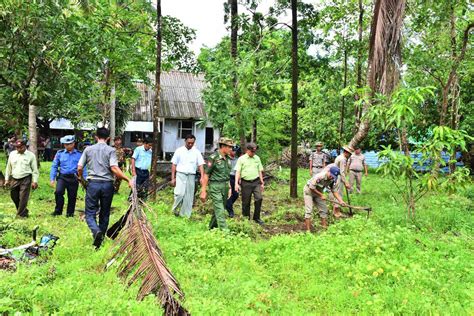 ဒုတိယဗိုလ်ချုပ်ကြီး လူအေးနှင့် တာဝန်ရှိသူများ ကျောက်ဖြူမြို့ သန့်ရှင
