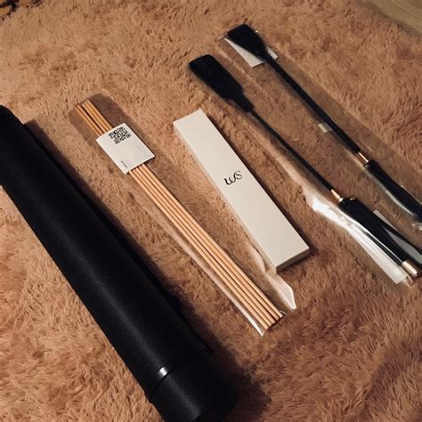 东西到啦 开始拍拍拍了 藤条 皮拍 Spank Spanking 打屁股 性虐 惩罚 控制 性奴 字母 你的少女