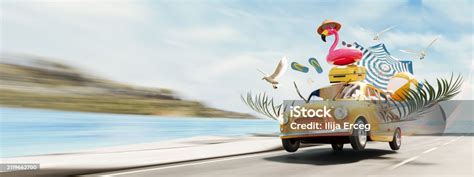 여름 휴가를 위해 서두르는 수하물과 해변 액세서리가 있는 주황색 복고풍 자동차 여름 여행 컨셉 배경입니다 휴가에 대한 스톡 사진 및 기타 이미지 Istock