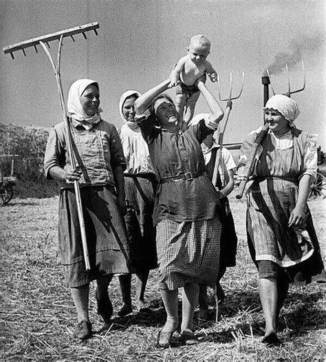 Best 13 1920 Charles Ponzi Posing With His Wife Mother On The Porch Of