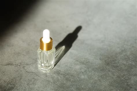 미용과 아름다움의 개념 스포이드 유리 병 모형 회색 배경에 오스메틱 피펫 클로즈업 0명에 대한 스톡 사진 및 기타 이미지 0명 1위 개념 Istock