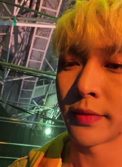 张艺兴演唱会彩排花絮照曝光 神情专注舞蹈动作流畅新浪图片