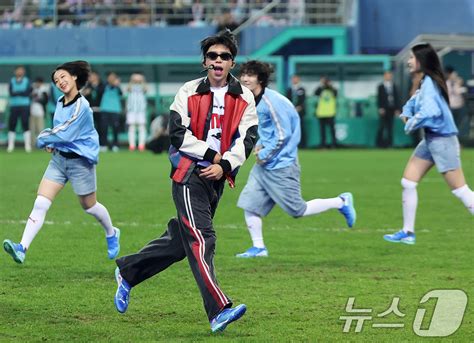 임영웅 모두 뛰어 뉴스1