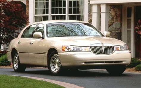 1998 Lincoln Town Car Review And Ratings Edmunds