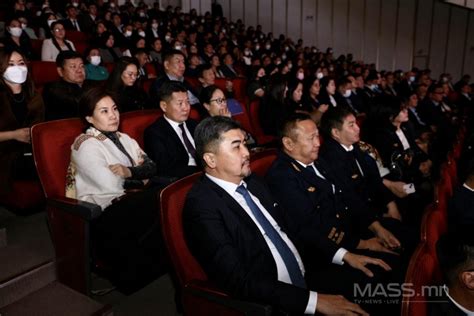 “Шинэ сэргэлтийн бодлого” ыг хэрэгжүүлэхэд төрийн албан хаагчид түүчээлэн ажиллахыг Ерөнхий сайд