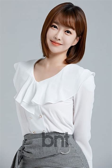 강아랑 나이 기상캐스터 골반 키 학력 고향 몸무게 결혼 남편 남자친구 성형전후 몸매 인스타 네이버 블로그