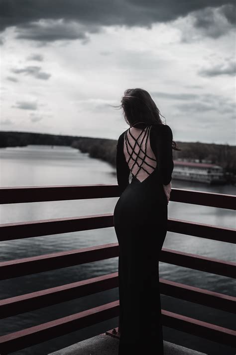 무료 이미지 남자 검정색과 흰색 사람들 화이트 사진술 모델 봄 데스크톱 유행 의류 검은 단색화 닫다