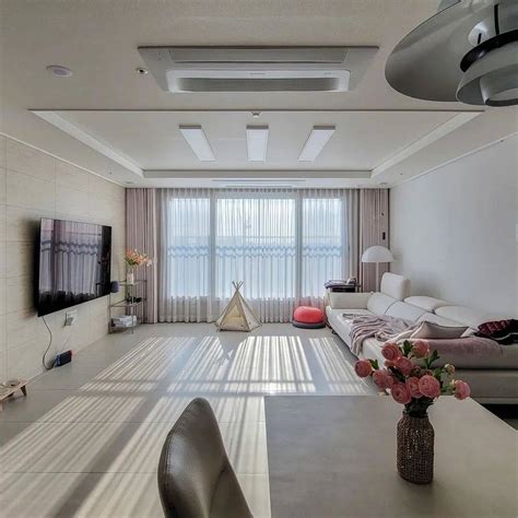 90㎡小居室，客厅打通阳台，地砖直接通铺，空间显大又舒适！ 装修 两张床 电视柜