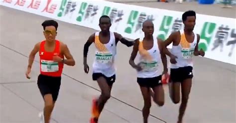 Escándalo En La Media Maratón De Pekin El Video Que Abrió Una