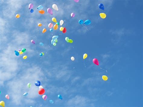 Обои на рабочий стол Пейзаж Фэнтези Воздушный Шар Готические скачать картинку на ПК