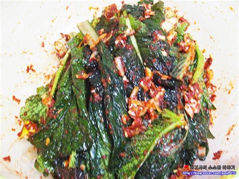 이색김치 매운맛으로 먹는 겨자김치