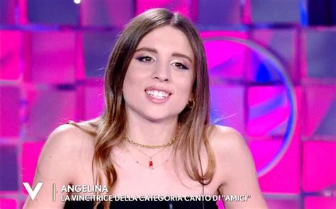 Amici 22 Angelina Mango Tra Le Braccia Di Antonio Cirigliano Ma Con