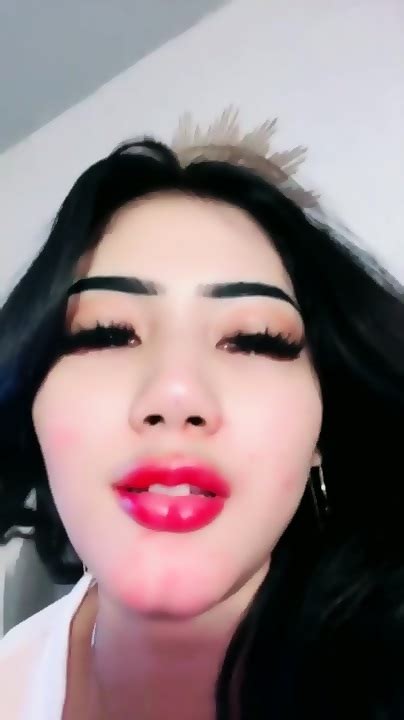 Sandra Pamer Susu Gede Hot